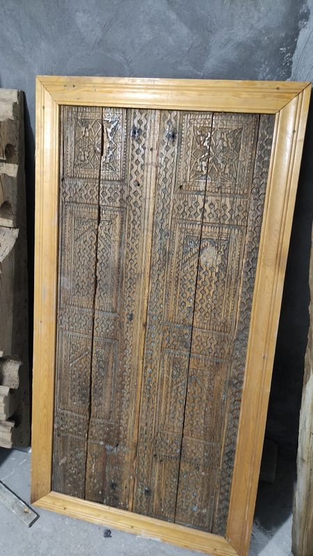 Старинные резные двери