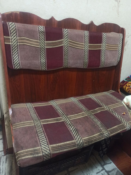 Срочно!!! Продам кухонную  мебель))) Стол в бонус
