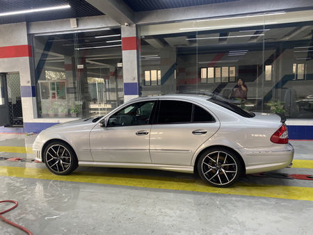 Mersedes  bens  W211