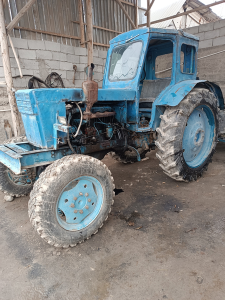 Traktor T-40 ishga tayor