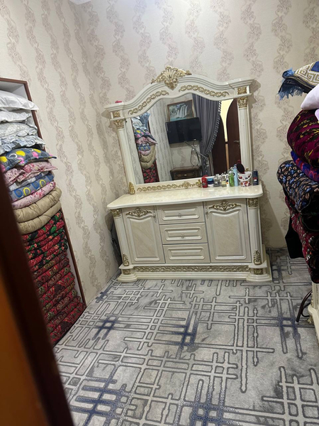 Kvartiravsotiladi 2 xonalig 3 hona qilingan 1 etaj 2 etajli dom