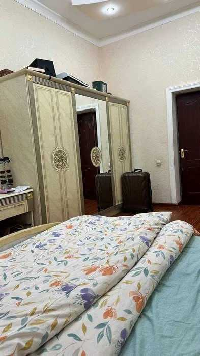 Лабзак 3/2/4 кирпич. Высокопотолочка. 88м2. Не торец. Супер локация.