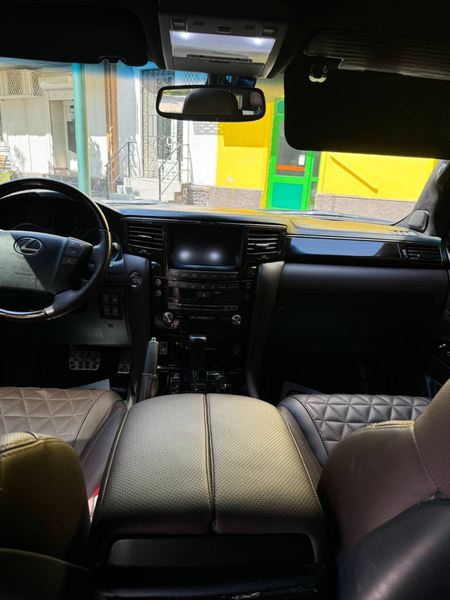 Lexus LX570 Sotiladi xolati ideal