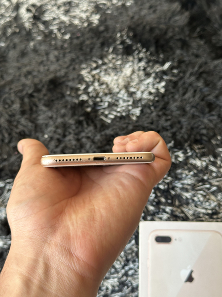 Срочно iphone 8+ сотилади коробка документ 64 гб