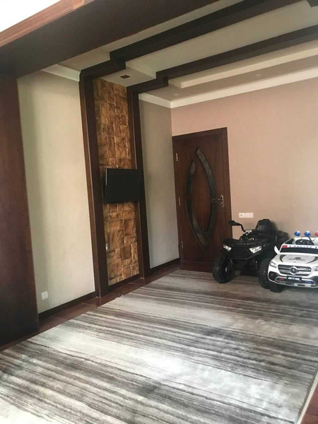 谷 130490 谷 Продаётся квартира 4/2/4 130 м² в Чиланзар