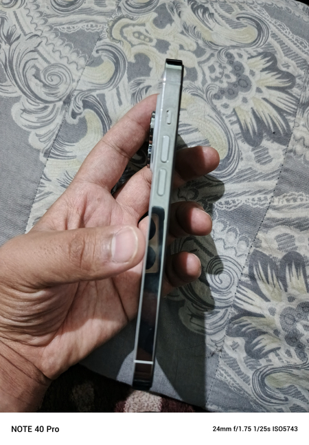 Iphone 14 pro 256 gb  stochna sotiladi