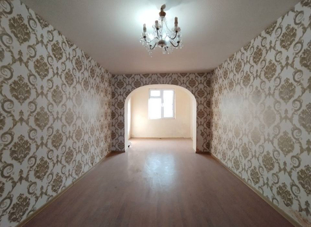 Продается 4х комнатная кв.5й этаж. 90м2. Микрорайон.