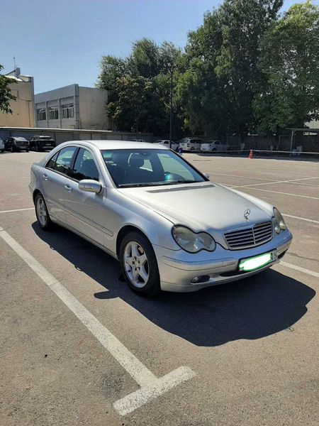 Мерседес w203 сотилади 2001й