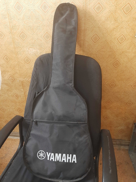 Брендовая гитара YAMAHA-C80 срочно!