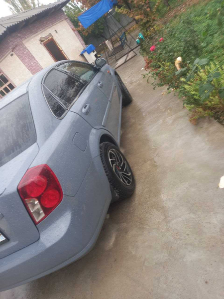 Optra Lacetti sotiladi