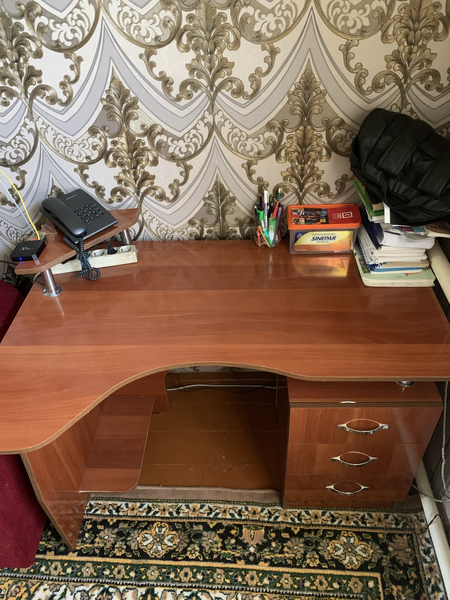 Компютерный стол сатылады