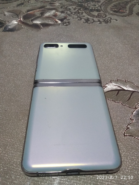 Galaxy Zflip 2 5g bor aybi bor xotira 8/256 luboy telga Abmen