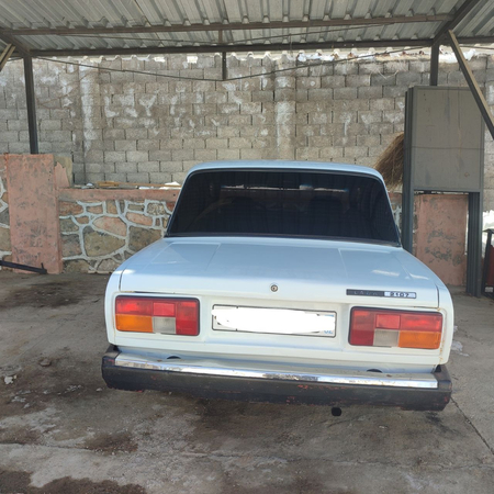 Jiguli 05 sotiladi