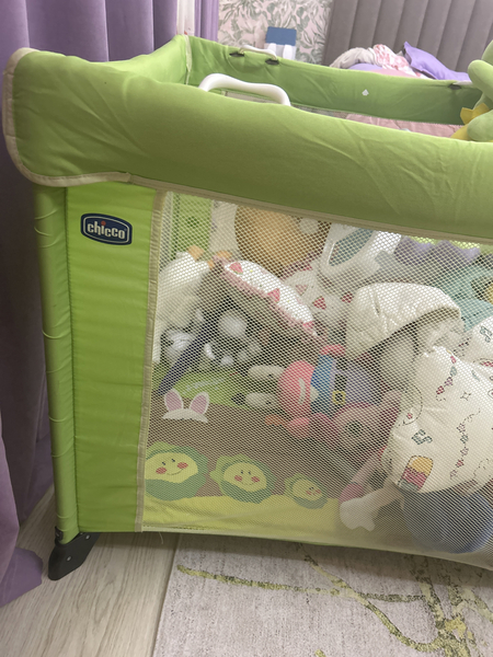 Продам манеж CHICCO бу