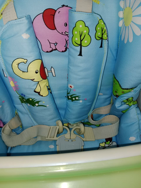Стульчик для кормления Chicco.