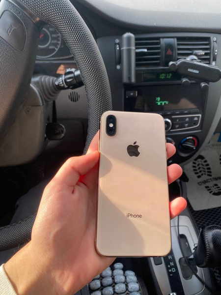 iPhone xs 64 gold