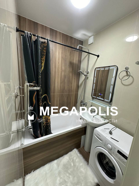 Продаётся квартира Чиланзар 2 кв Евро 2/4/4 Метро