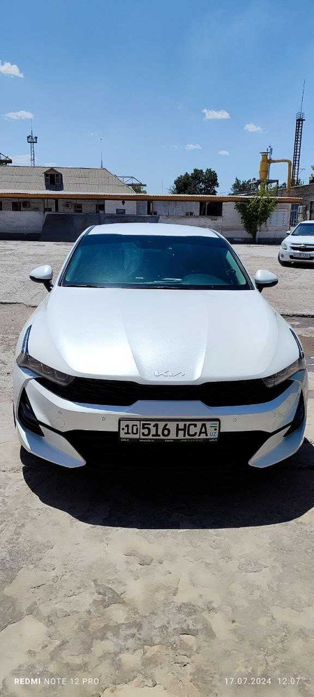 Автомобиль KIA K5