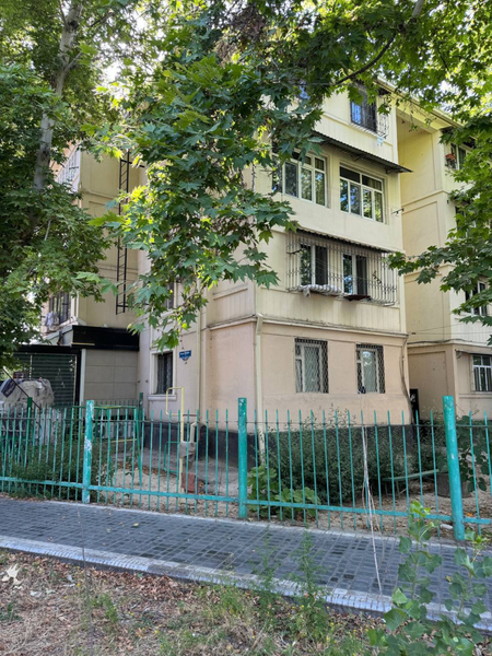 Продается под нежилое квартира 1 линия торцевая Пирамид Товер