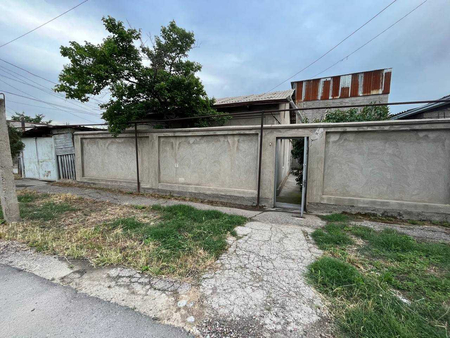 Продается 3 комнатный участок 3 сотки возле метро Дустлик с гаражем