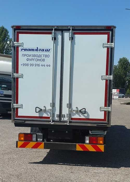 Изотермический автофургон Hyundai Mighty EX8 кабина трехместная