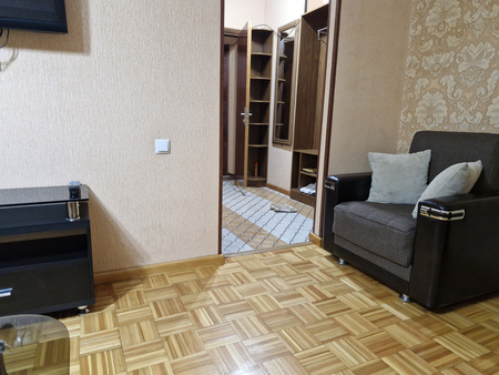 Квартира хозяйкалик бир киз ёки аёлга бепилади