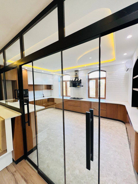 Срочно продается квартира в Новостройке,ор-р:Финансовый Институт,221м2