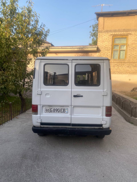 Mersedes MB 100 D