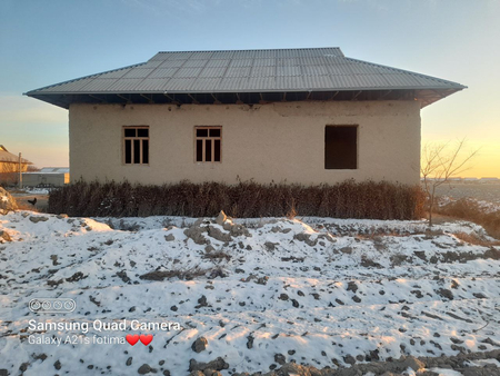 Ховли 12 сотих 5 хонали битмаган кадастири бор сув газ свет