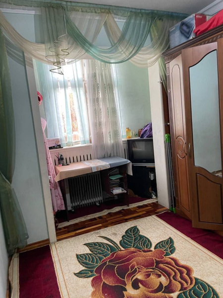 срочно продаётся квартира Мирзо Улугбекский район