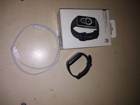 Huawei band 6 fitnes braslet