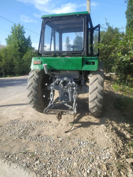 Traktor  sotiladi