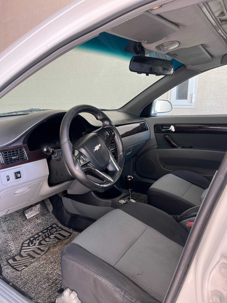 Lacetti белый аренда с выкупом