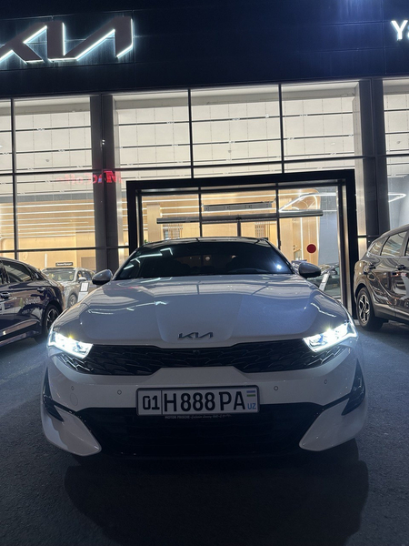 Kia K5 gt line o\\\'tib beriladigan joyi bor.