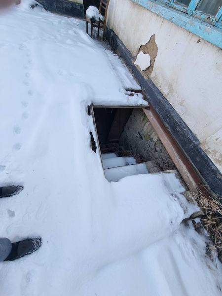 Продается участок в Кибрае под слом,8 соток.