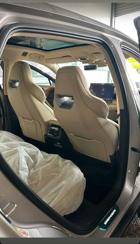 Denza N7 Long Rage BYD+Mercedes черный и золотой цвета