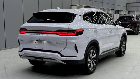 BYD SONG PLUS 8000$ bilan chiqadi