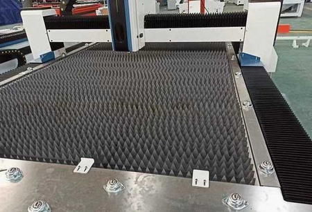 Lazer metall kesish uskunasi 3m 1000W ( mavjud )