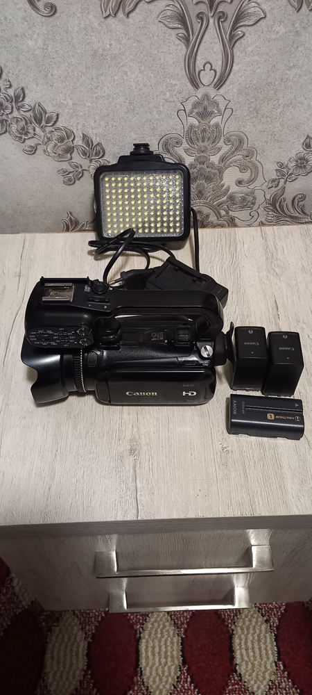 Видеокамера canon xa10 сотилади