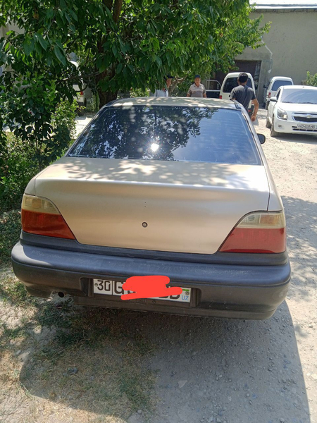 Daewoo Nexia 1 .