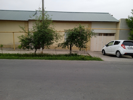 Uy sotiladi qoyliq 6masif arintir elburus toyxona