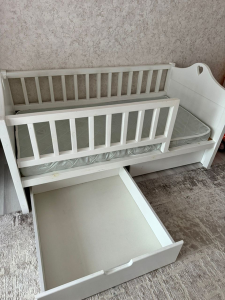 Продам кровать детскую