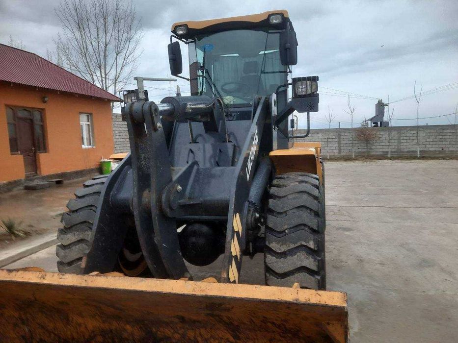 1.8 Погрузчик сотилади.