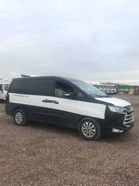Jac M4 11 o'rindiqli 