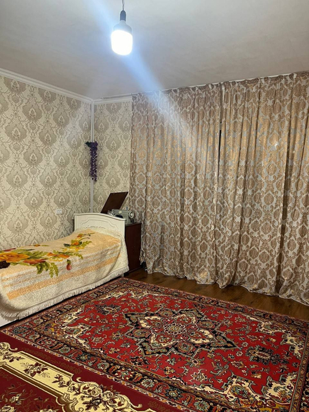 Срочно продается на авиасозлар-1 (1/1/9 с ремонтом зал 5х5 торец)