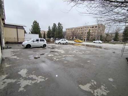SOTILADI 2 xona 2 etaj Yangi bozor yonida Ucell dom