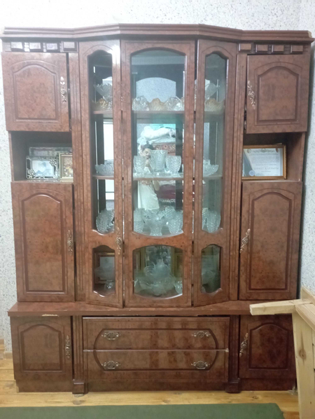 Сервант и тумбочки