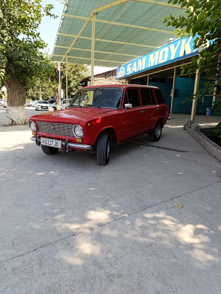 Vaz 2102 sotiladi