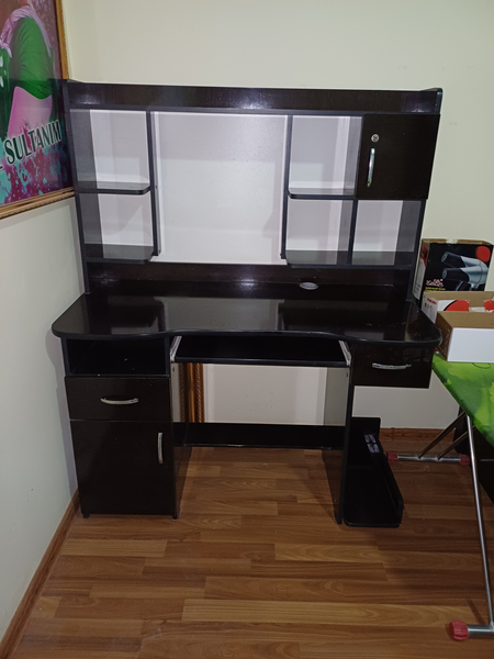 Ofis stol sotiladi