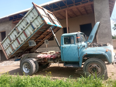 Zil 130 surochni  sotiladi